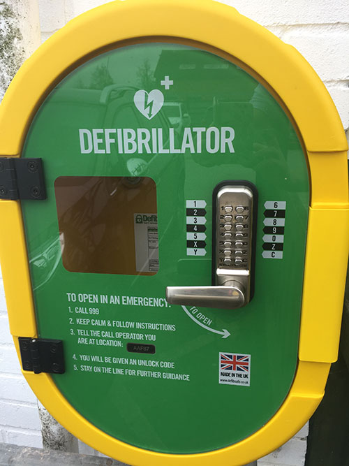 Racquets Fitness Centre | New Defibrillator for busy car park in Thame ...